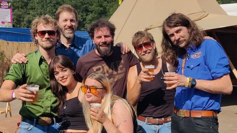 Bökkers opent samen met straaljagers Hoofdpodium