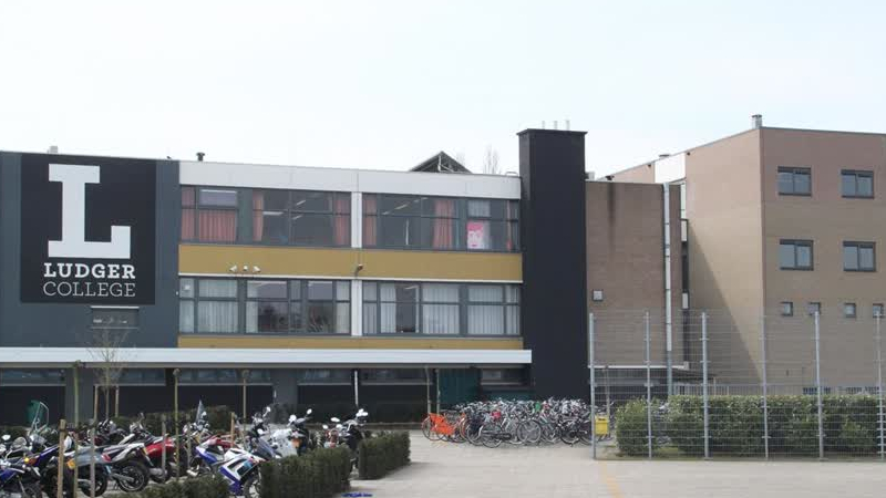 Scholen omgedoopt tot Panora en Houtkamp