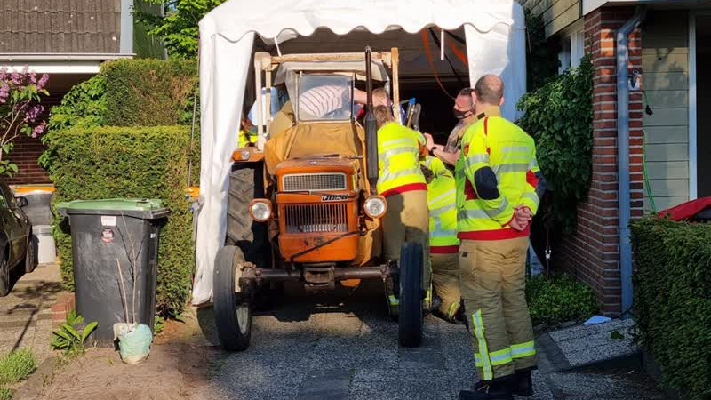 Jongen zit uren vast met vinger in trekker