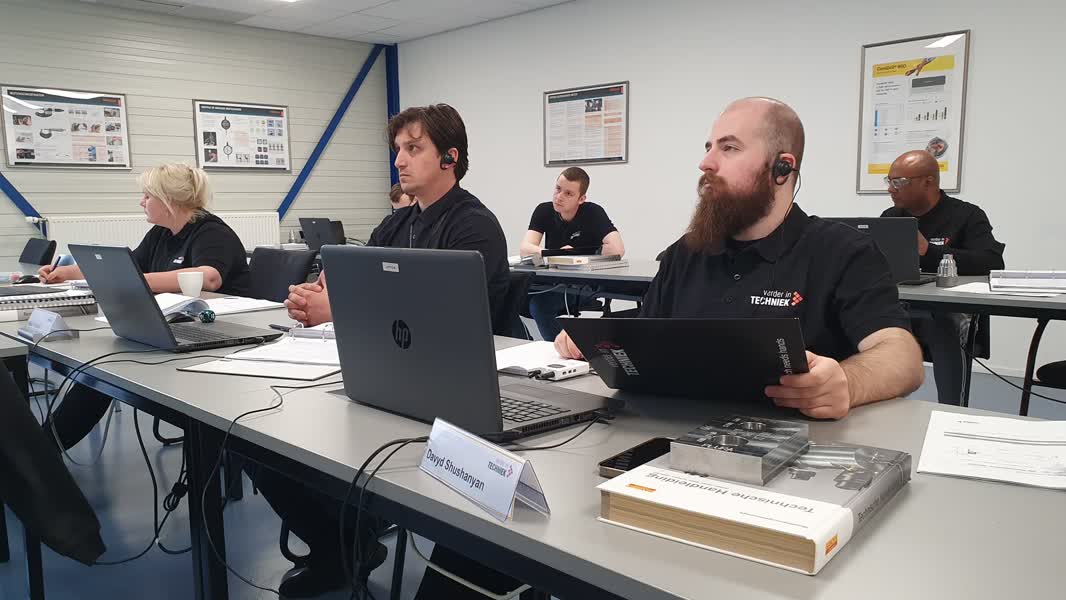 Oekraïners klaargestoomd voor technisch werk in de Achterhoek Oekraïners klaargestoomd voor technisch werk in de Achterhoek